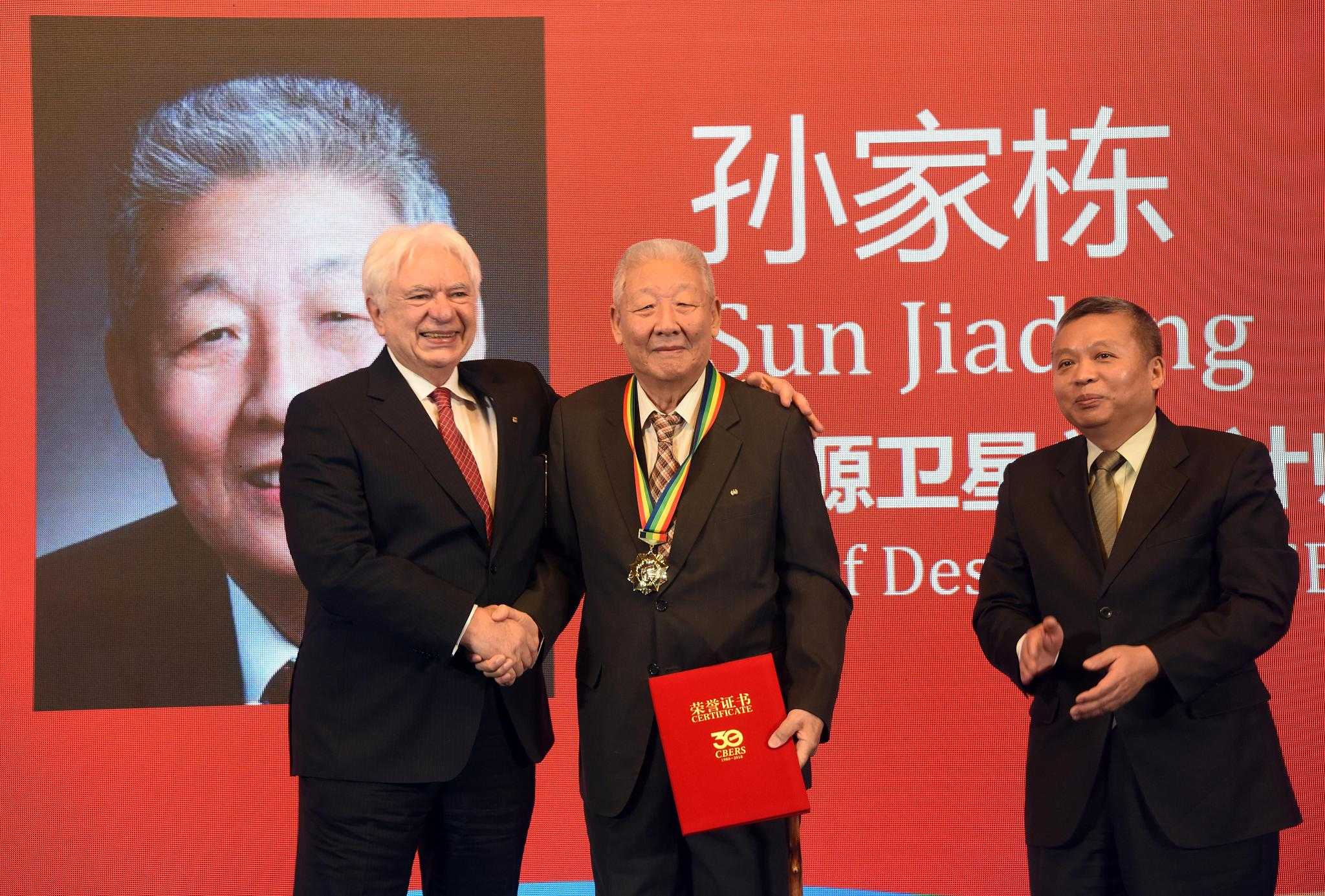 Sun Jiadong：Chief engineer of Dongfanghong 1-China Story